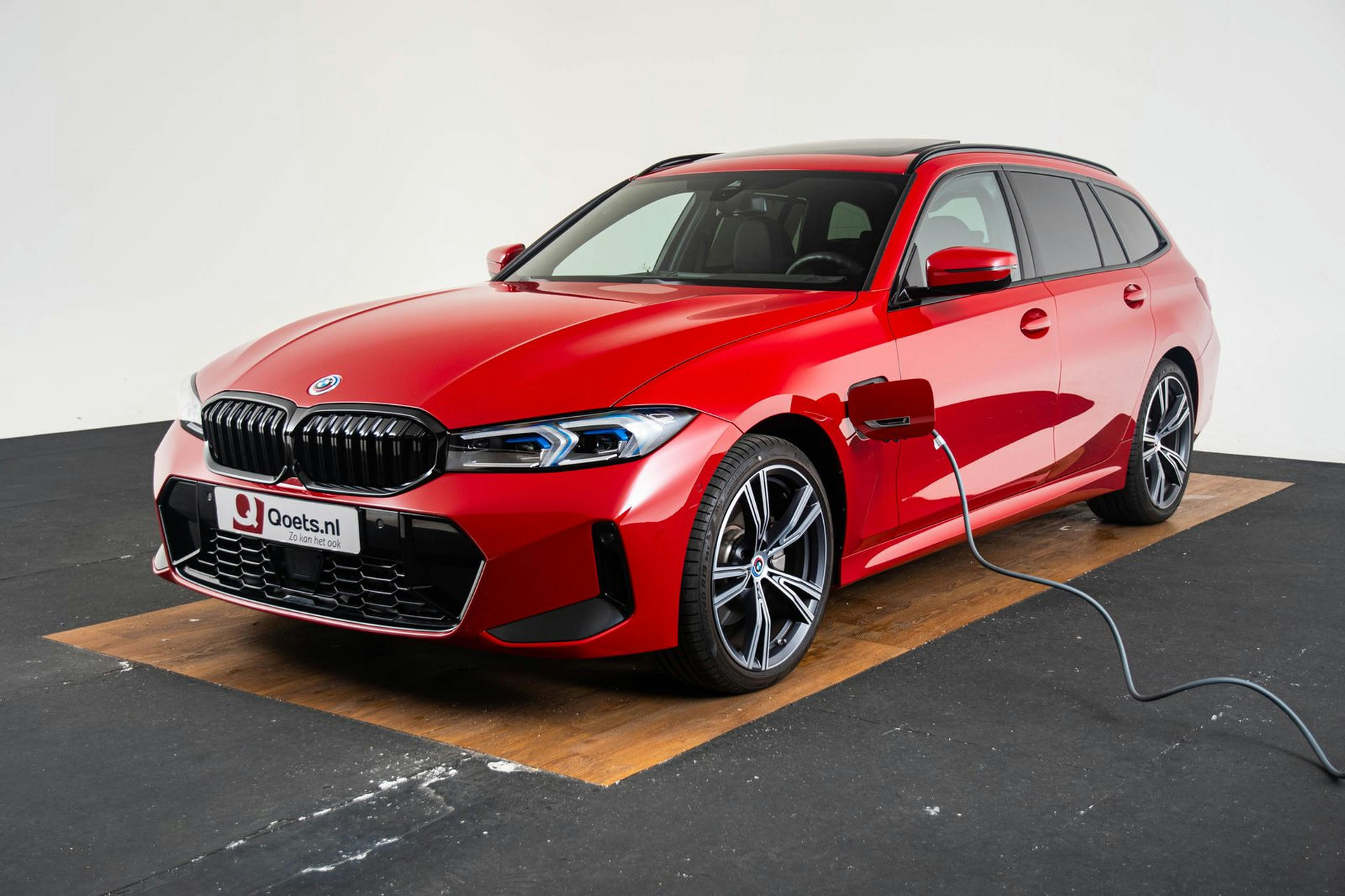 BMW Melbourne red metallic | Qoets.nl - Jong gebruikte premium auto's ...